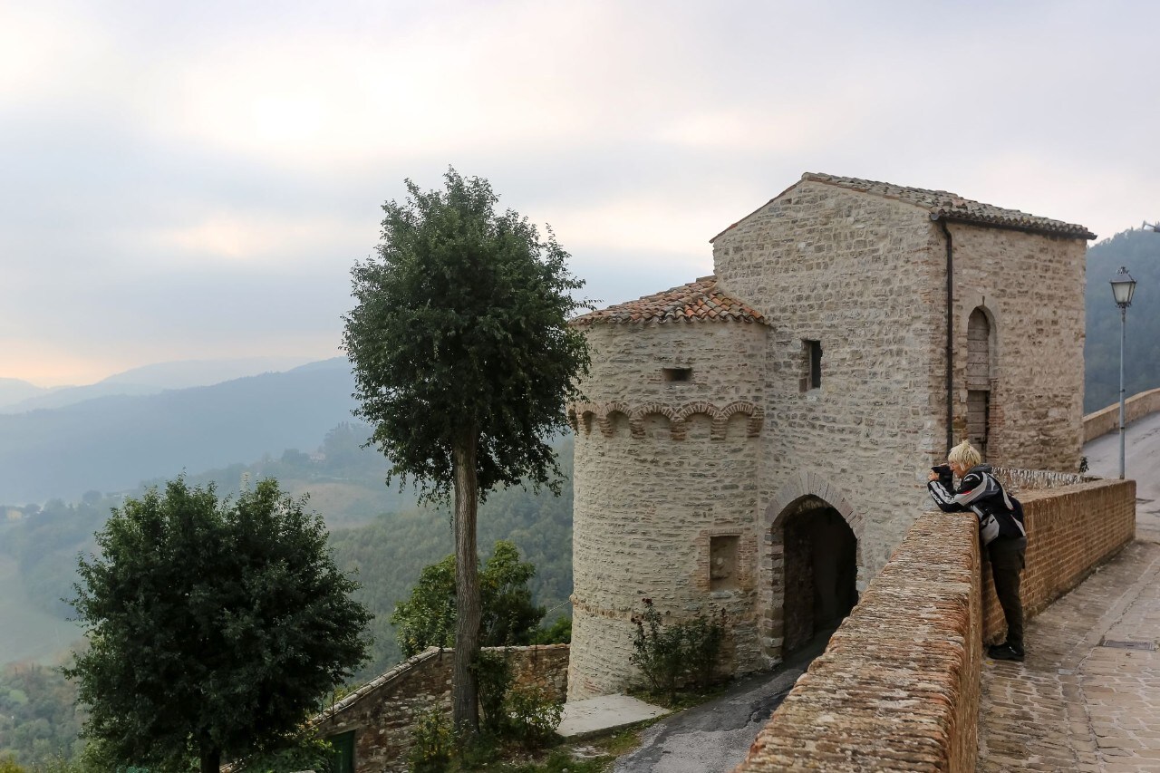 marche Arcevia castelli itinerari in moto | Dueruote