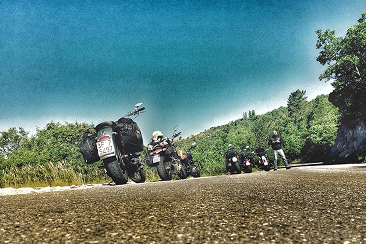Road to Wheels and Waves, day 1: Milano-Castellane | Dueruote