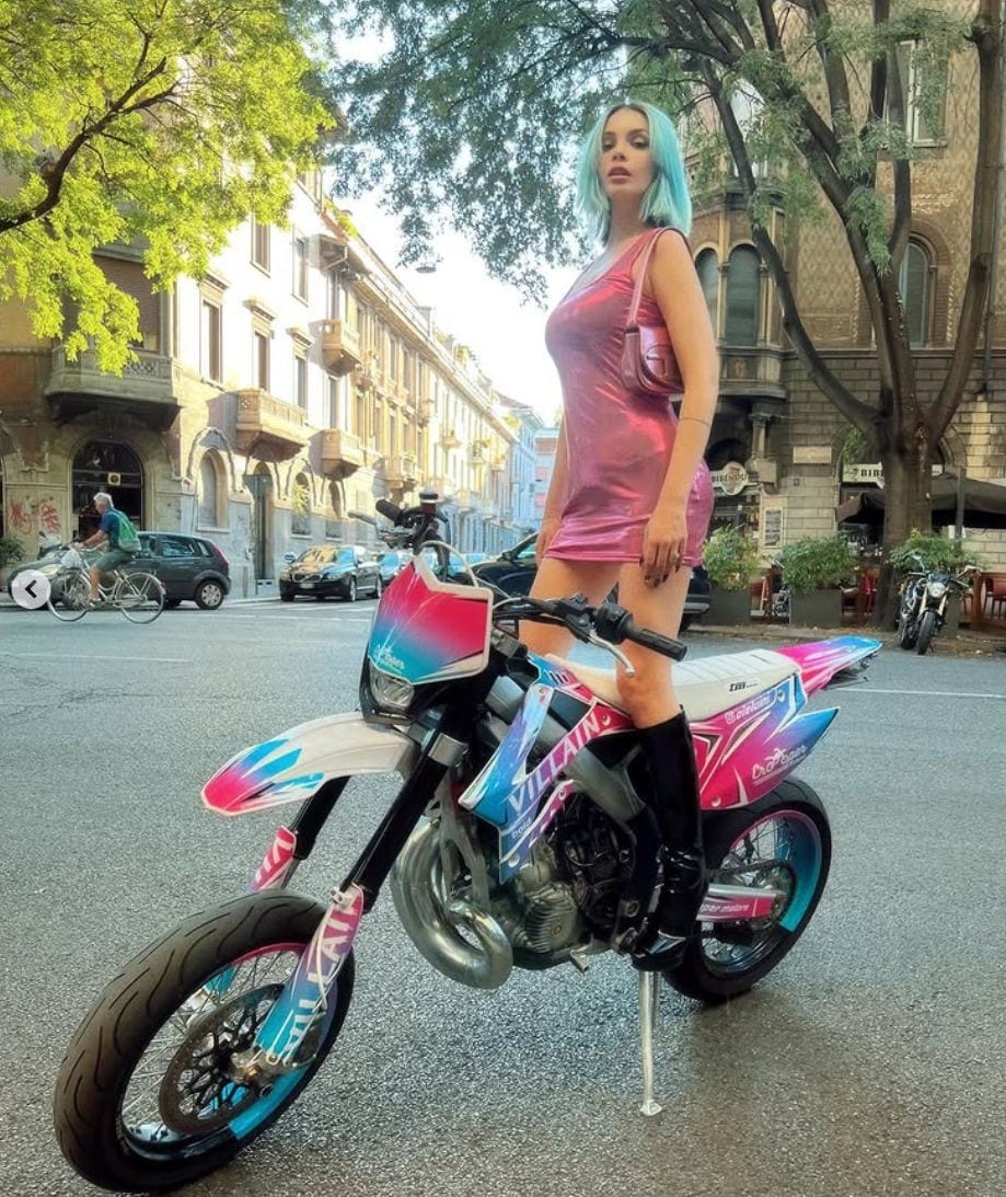 Rose Villain, la cantante motociclista che ha conquistato Sanremo ...