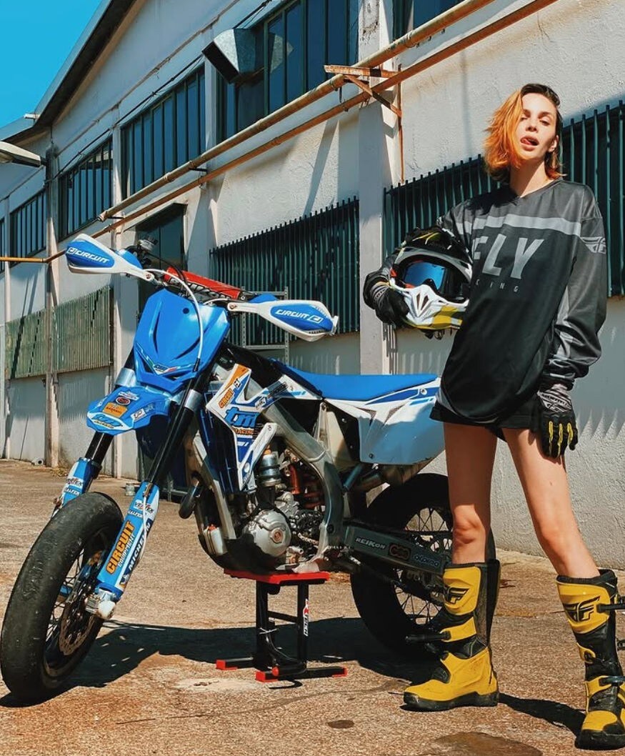 Rose Villain, la cantante motociclista che ha conquistato Sanremo ...