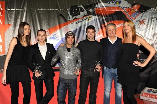 Nolan Group: auguri dai campioni | Dueruote