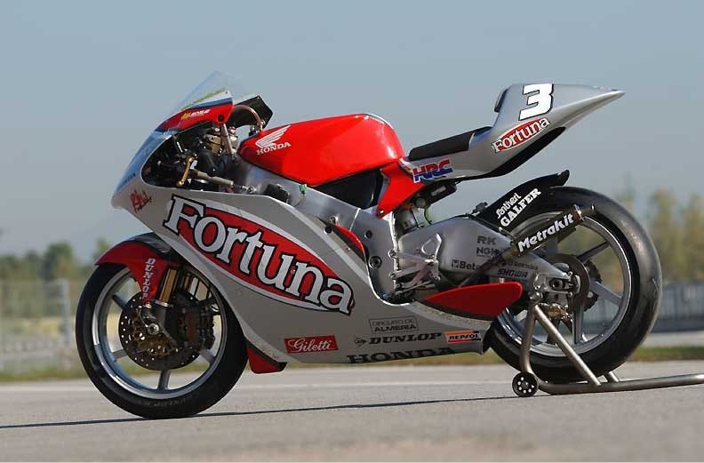 In pista con la Honda 250 GP | Dueruote