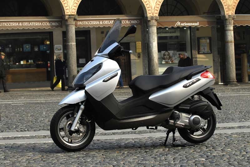 Videocomparativa: Yamaha XMax Vs. Piaggio X7 | Dueruote