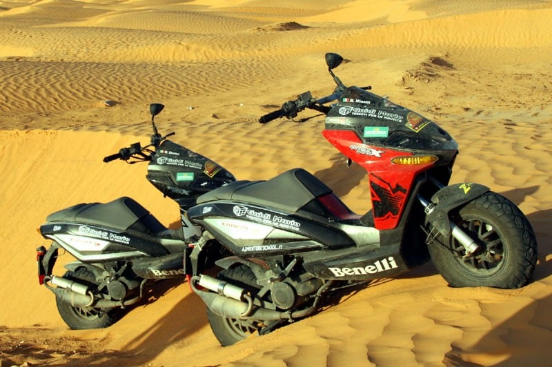 Nel deserto, in sella ai Benelli 49X | Dueruote