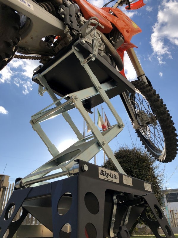 Come sollevare la propria moto | Dueruote