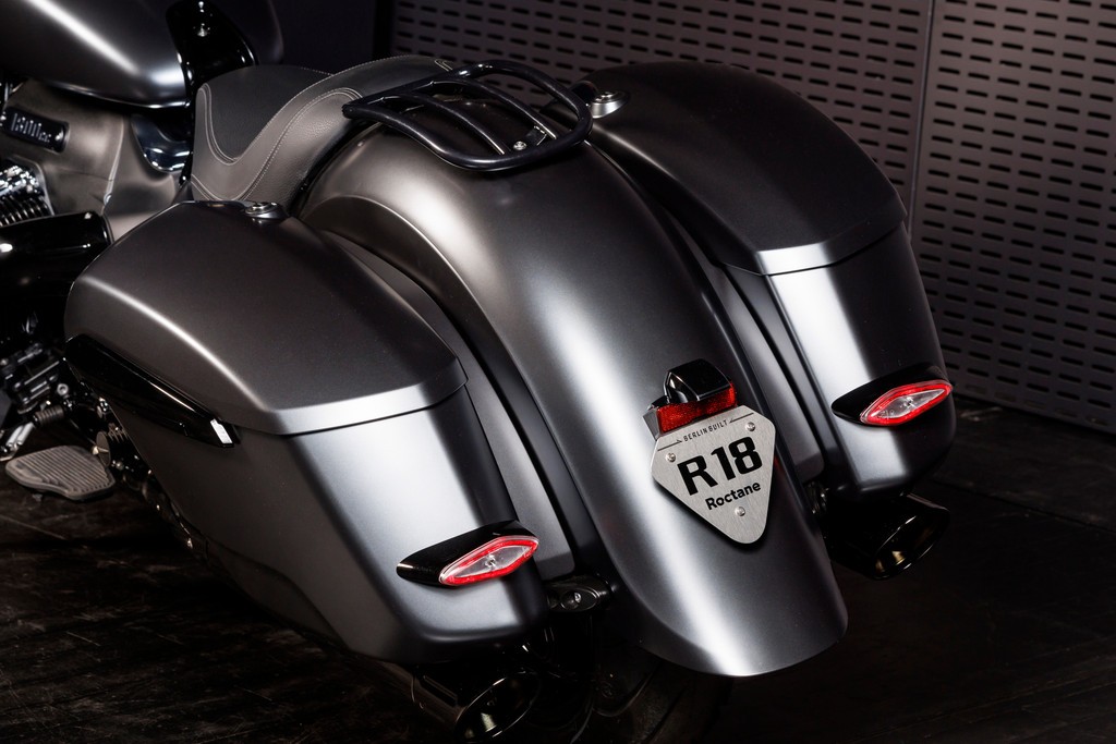 BMW presenta la nuova custom bagger R 18 Roctane | Dueruote