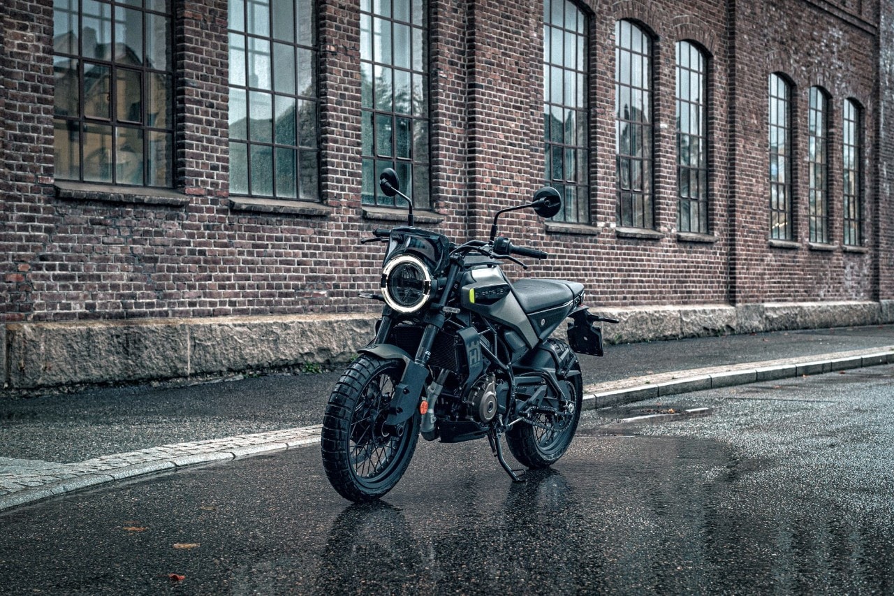 Husqvarna Svartpilen e Vitpilen 401 modello 2024 test - Anteprima ...
