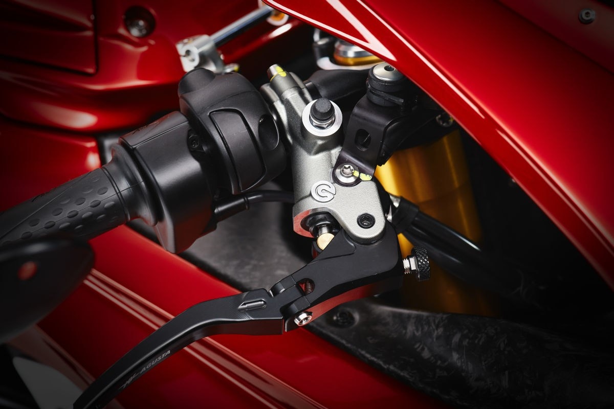 MV Agusta Superveloce 1000 Serie Oro: la moto della svolta +VIDEO+ ...