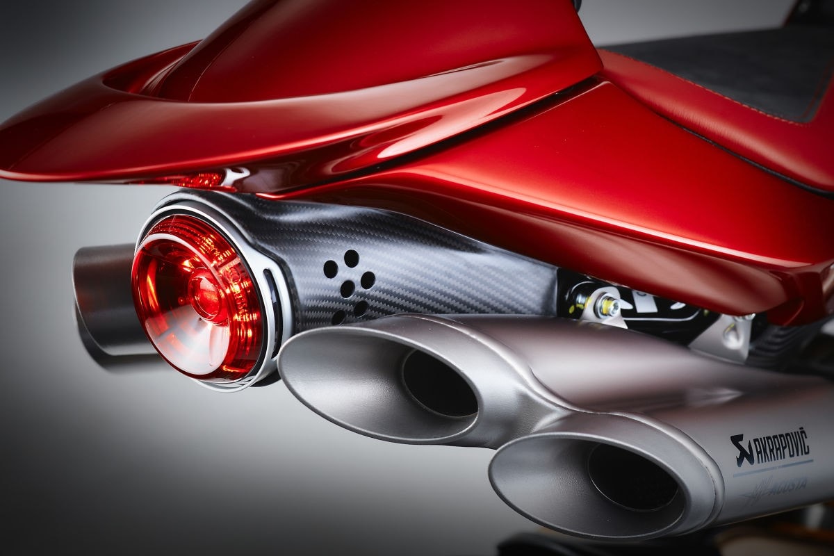 MV Agusta Superveloce 1000 Serie Oro: la moto della svolta +VIDEO+ ...