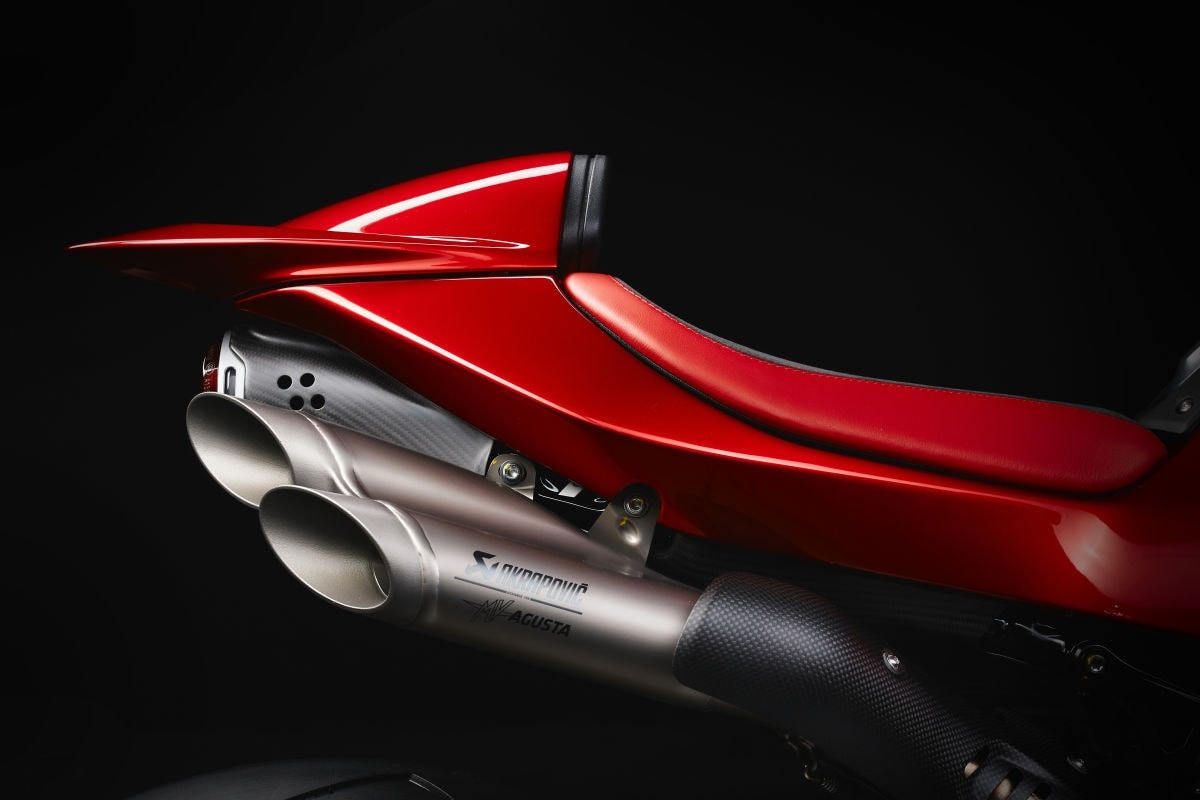 MV Agusta Superveloce 1000 Serie Oro: la moto della svolta +VIDEO+ ...