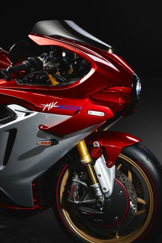 MV Agusta Superveloce 1000 Serie Oro: la moto della svolta +VIDEO+ ...