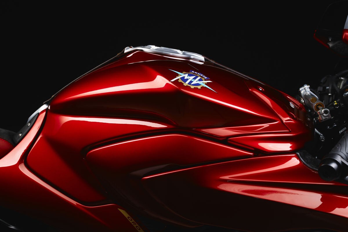 MV Agusta Superveloce 1000 Serie Oro: la moto della svolta +VIDEO+ ...