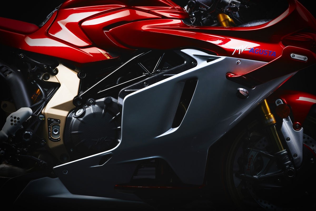MV Agusta Superveloce 1000 Serie Oro: la moto della svolta +VIDEO+ ...