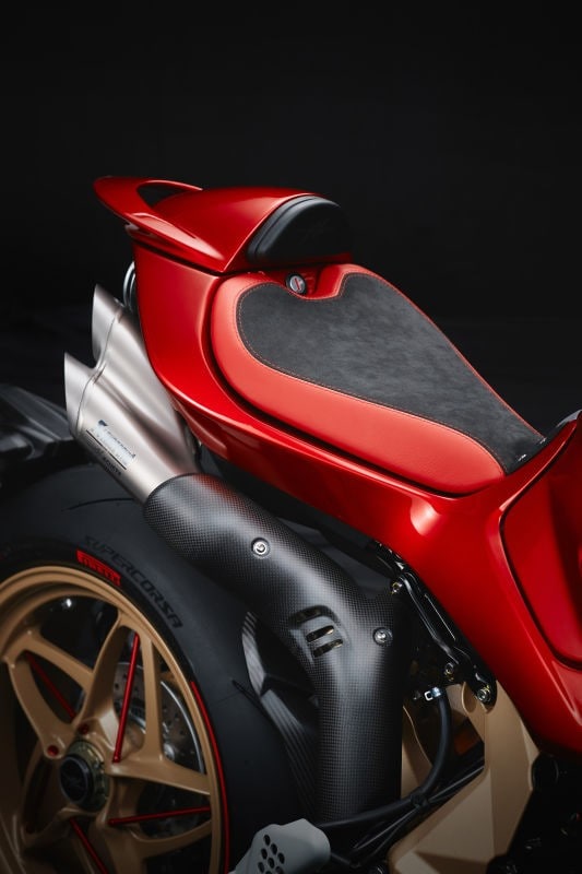 MV Agusta Superveloce 1000 Serie Oro: la moto della svolta +VIDEO+ ...