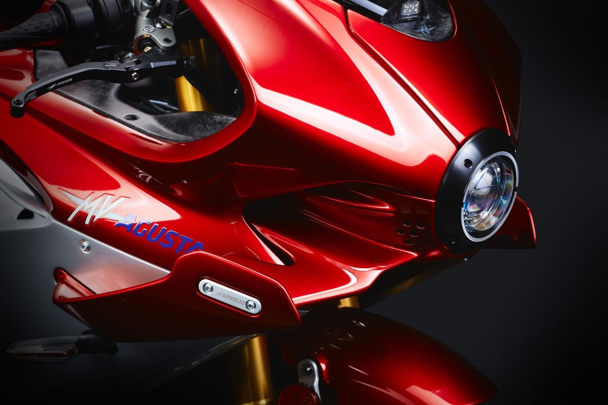 MV Agusta Superveloce 1000 Serie Oro: la moto della svolta +VIDEO+ ...