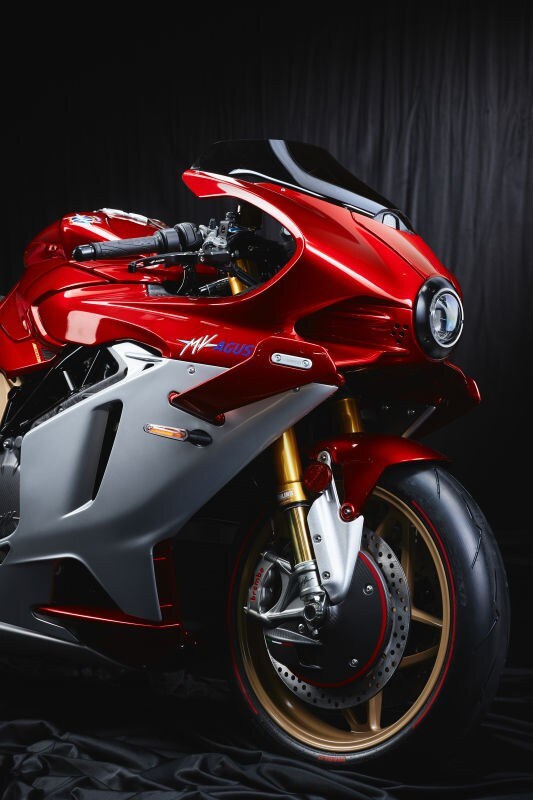 MV Agusta Superveloce 1000 Serie Oro: la moto della svolta +VIDEO+ ...