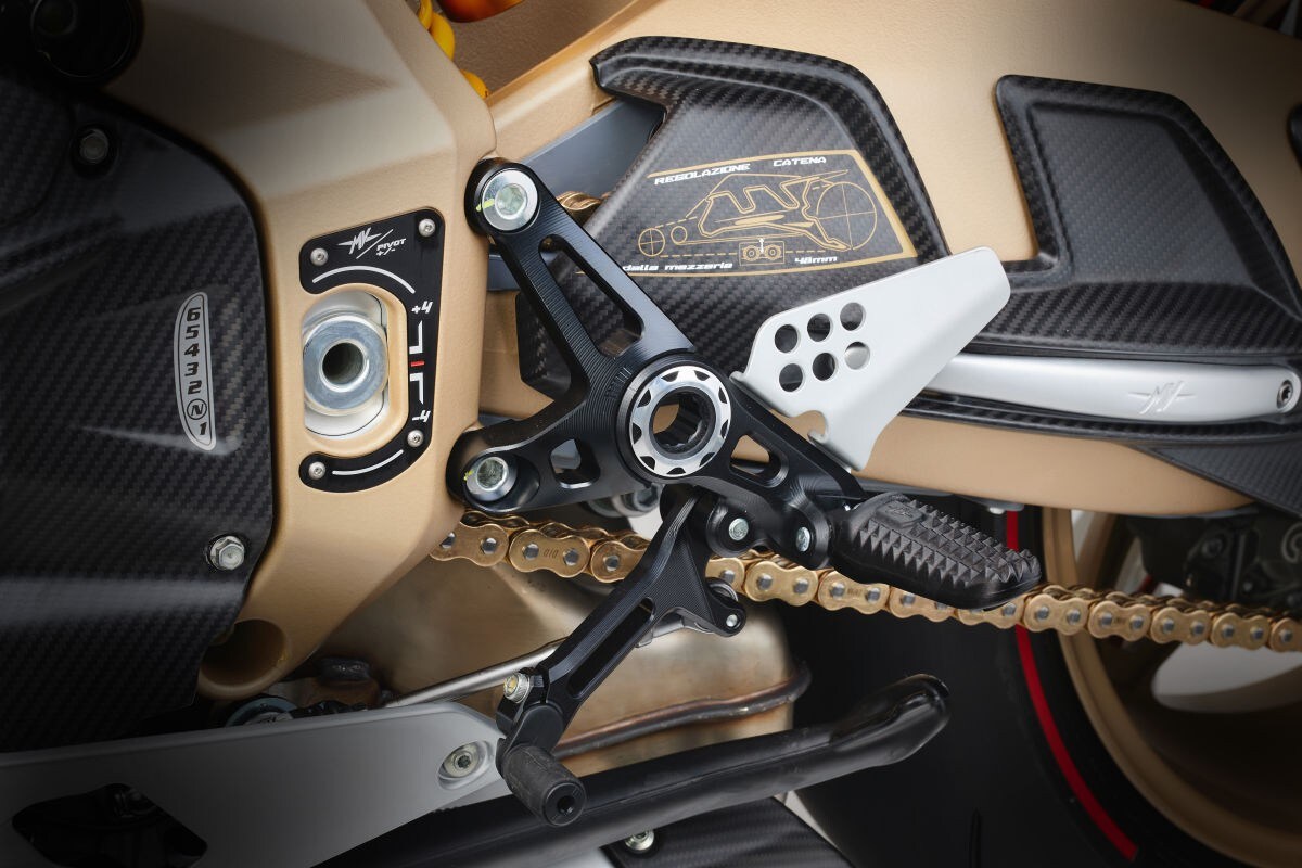 MV Agusta Superveloce 1000 Serie Oro: la moto della svolta +VIDEO+ ...