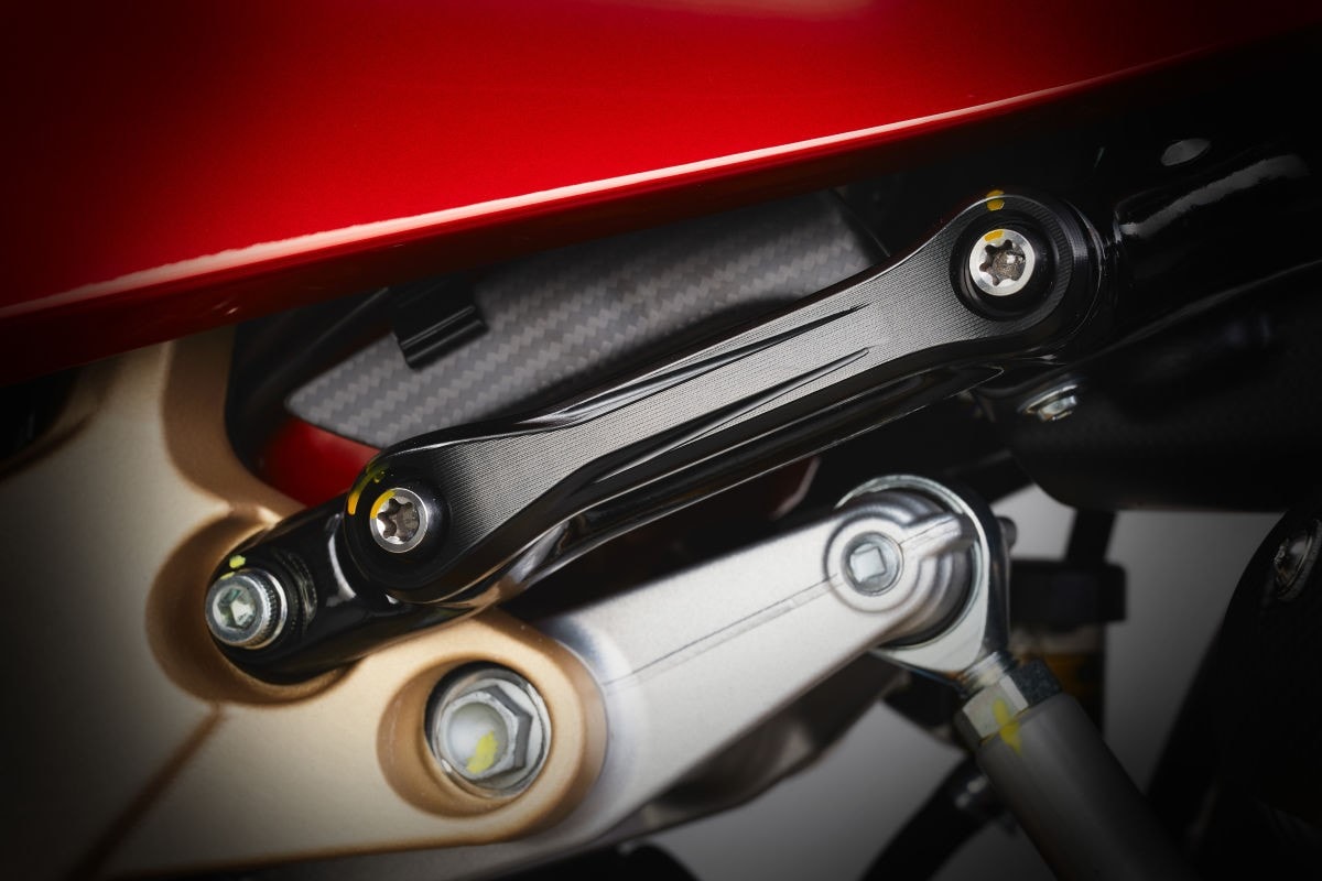 MV Agusta Superveloce 1000 Serie Oro: la moto della svolta +VIDEO+ ...