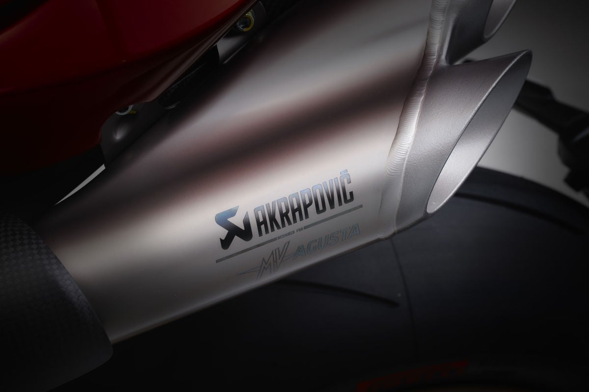 MV Agusta Superveloce 1000 Serie Oro: la moto della svolta +VIDEO+ ...