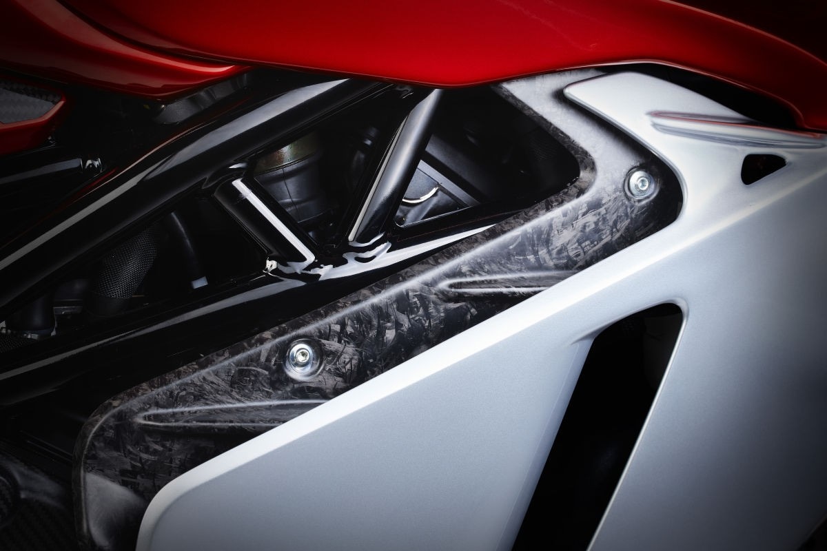 MV Agusta Superveloce 1000 Serie Oro: la moto della svolta +VIDEO+ ...