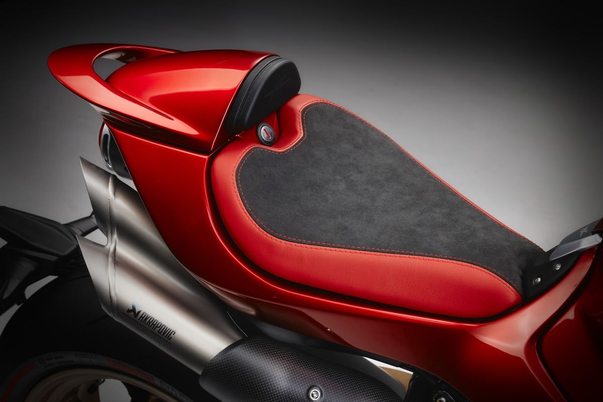 MV Agusta Superveloce 1000 Serie Oro: la moto della svolta +VIDEO+ ...