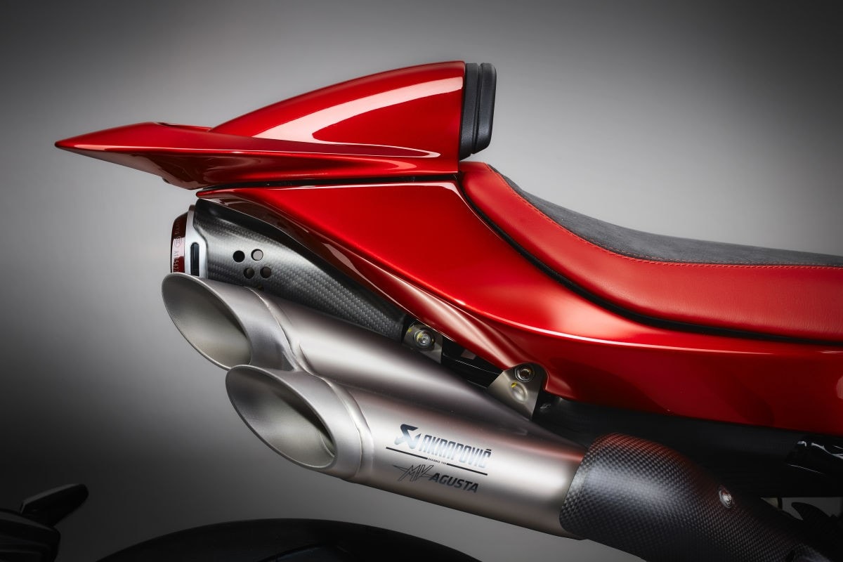 MV Agusta Superveloce 1000 Serie Oro: la moto della svolta +VIDEO+ ...