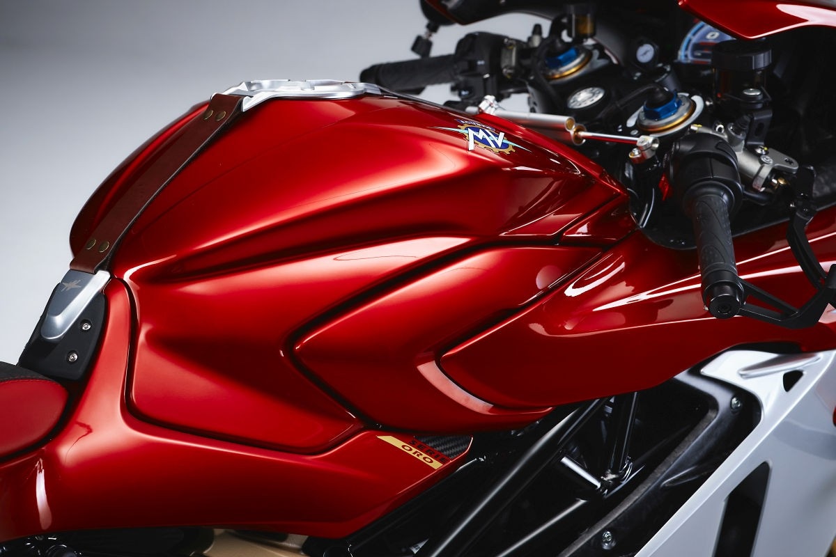 MV Agusta Superveloce 1000 Serie Oro: la moto della svolta +VIDEO+ ...