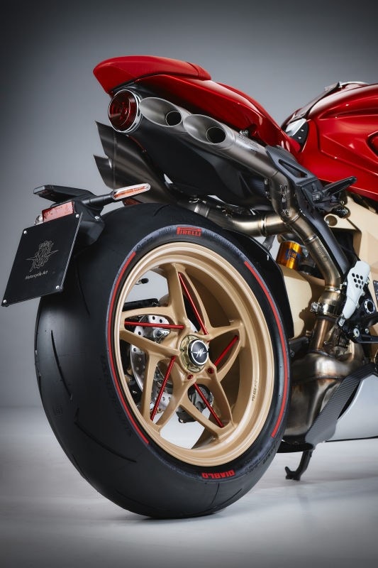 MV Agusta Superveloce 1000 Serie Oro: la moto della svolta +VIDEO+ ...