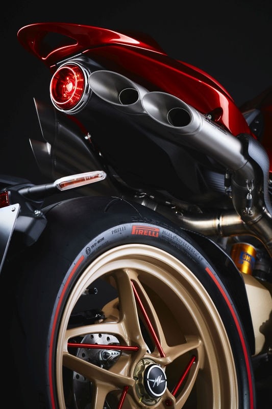 MV Agusta Superveloce 1000 Serie Oro: la moto della svolta +VIDEO+ ...