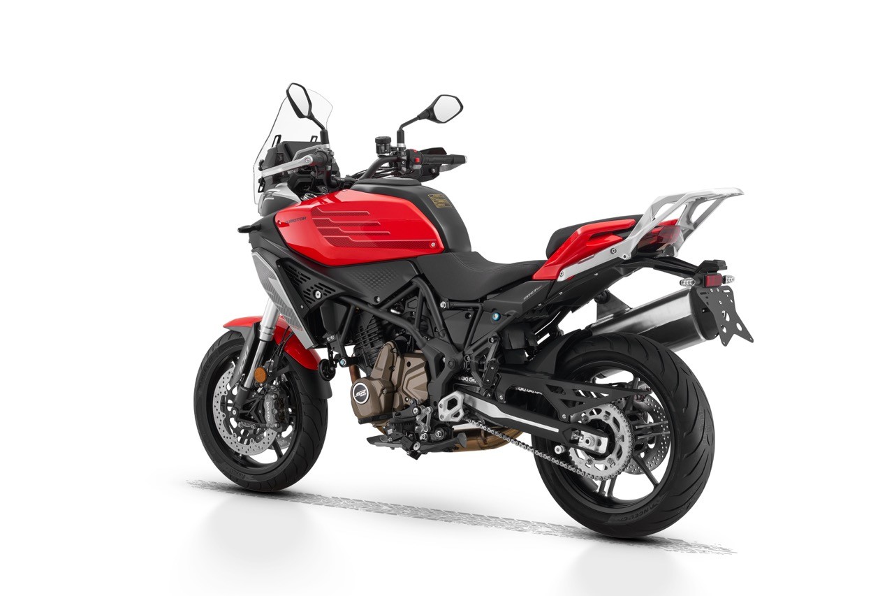 QJ Motor SRT 700 S e SX 2025, dati tecnici e prezzo | Dueruote