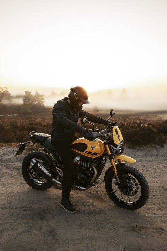 Triumph Scrambler 400 XC 2025: prezzo, scheda tecnica e quando arriva ...