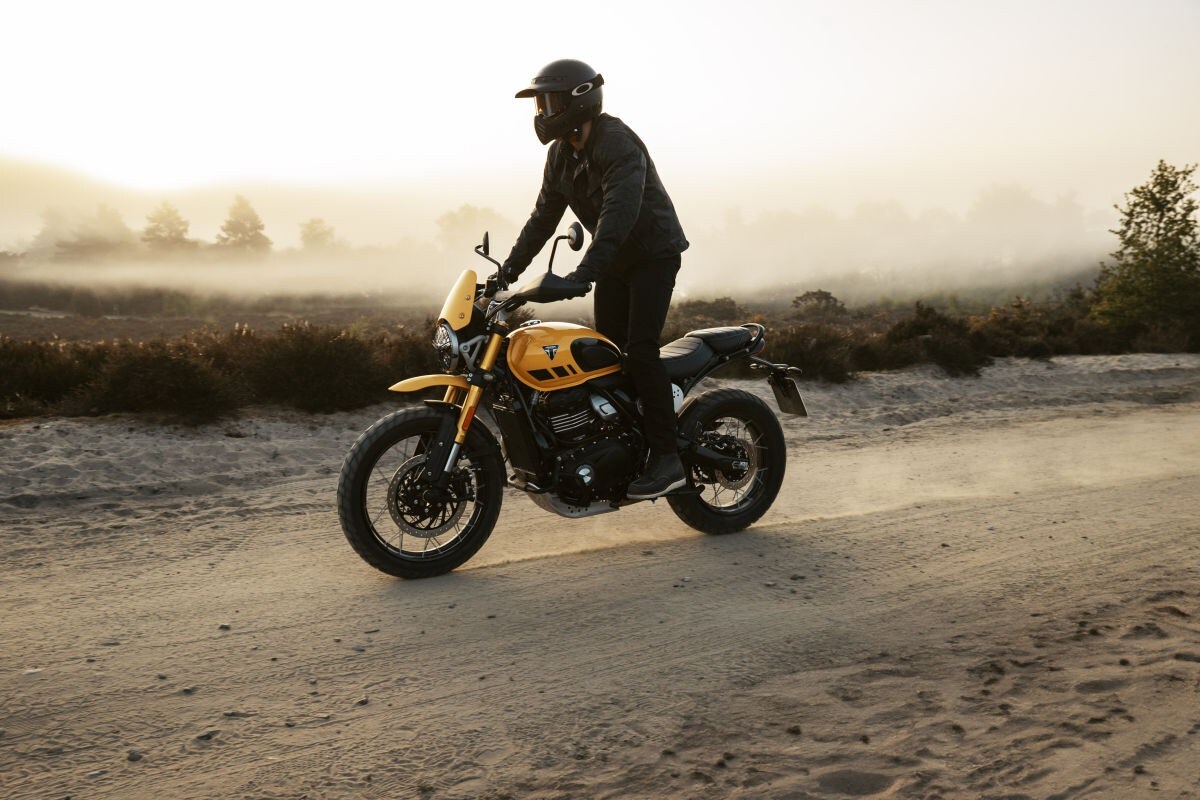 Triumph Scrambler 400 XC 2025: prezzo, scheda tecnica e quando arriva ...