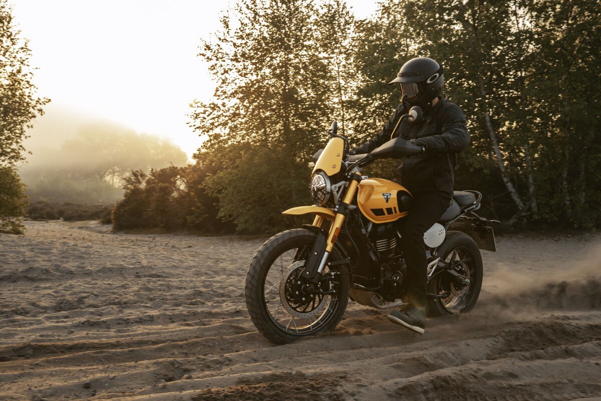 Triumph Scrambler 400 XC 2025: prezzo, scheda tecnica e quando arriva ...