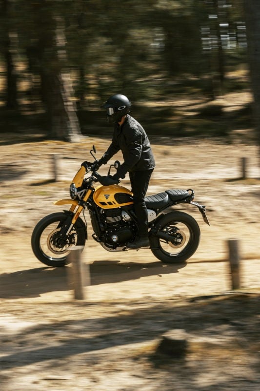 Triumph Scrambler 400 XC 2025: prezzo, scheda tecnica e quando arriva ...