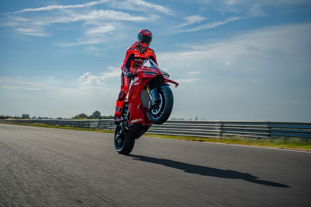 Ducati Panigale V4 R 2026: la superbike stradale da 330 km/h | Dueruote