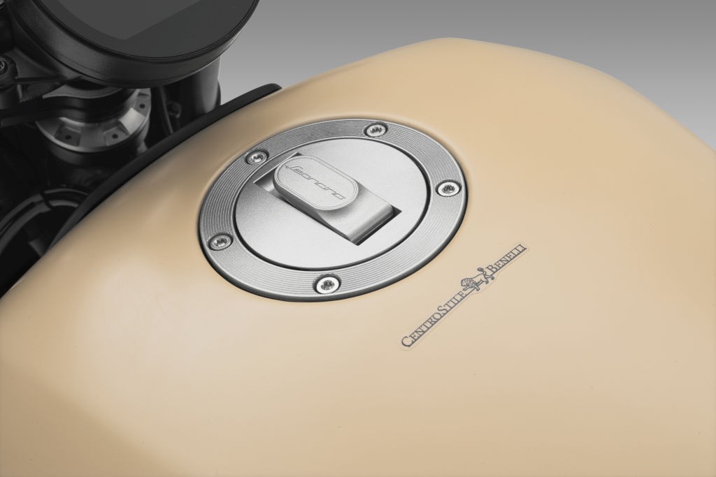 Benelli Leoncino Bobber 400: debutta sul mercato la power cruiser di ...
