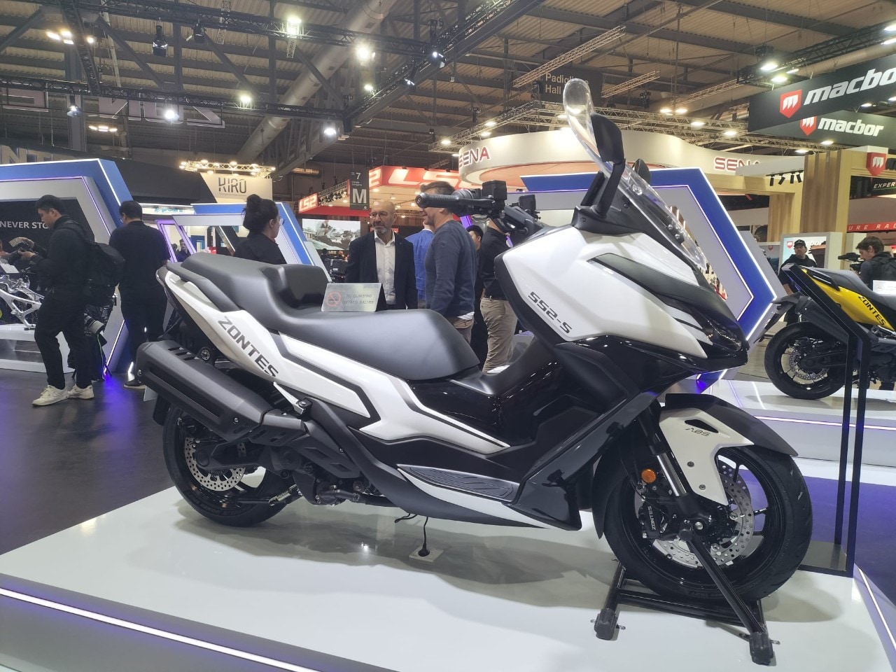 Zontes a EICMA 2025: due nuove moto (una Touring e una naked) col ...