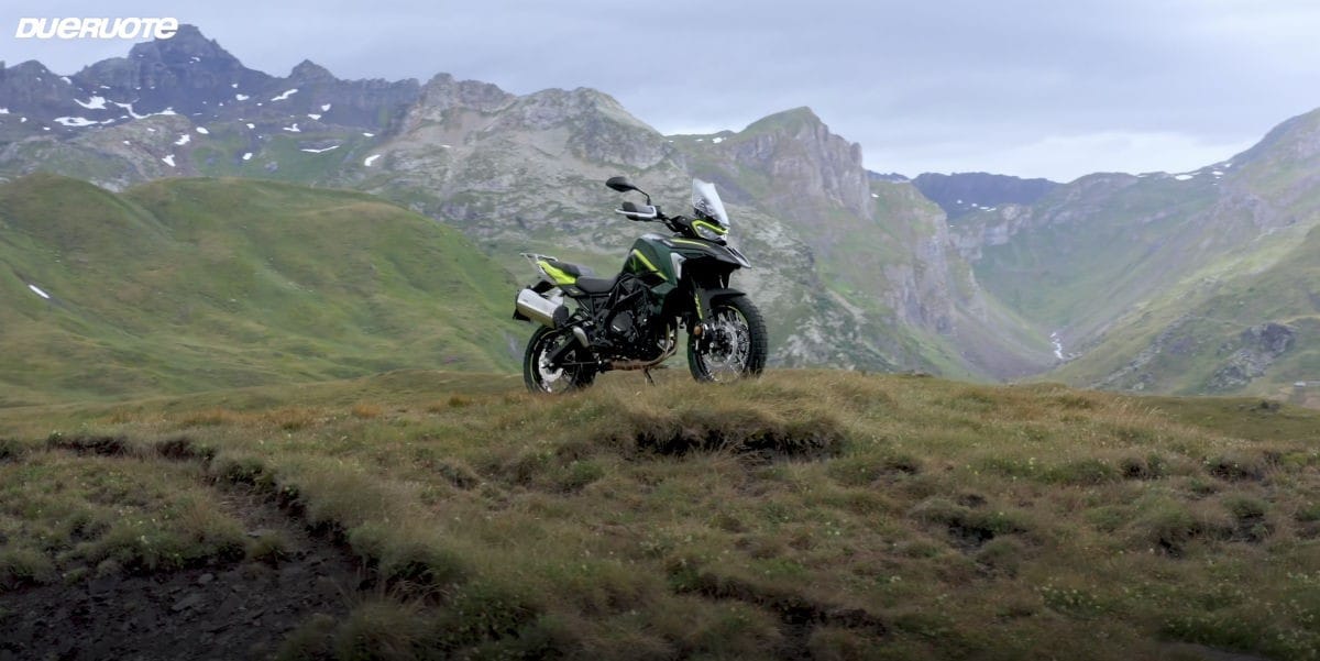 QJ Motor SRT 800 e 800 X: come vanno, le caratteristiche e i prezzi ...