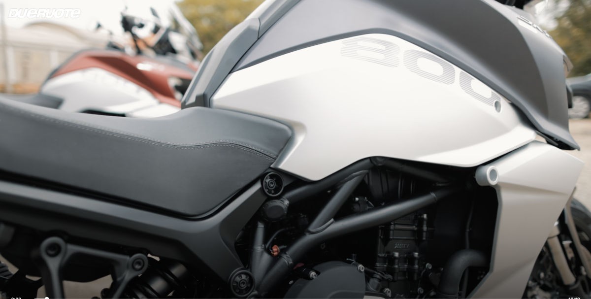 QJ Motor SRT 800 e 800 X: come vanno, le caratteristiche e i prezzi ...