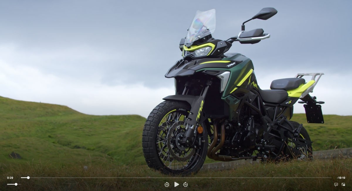 QJ Motor SRT 800 e 800 X: come vanno, le caratteristiche e i prezzi ...
