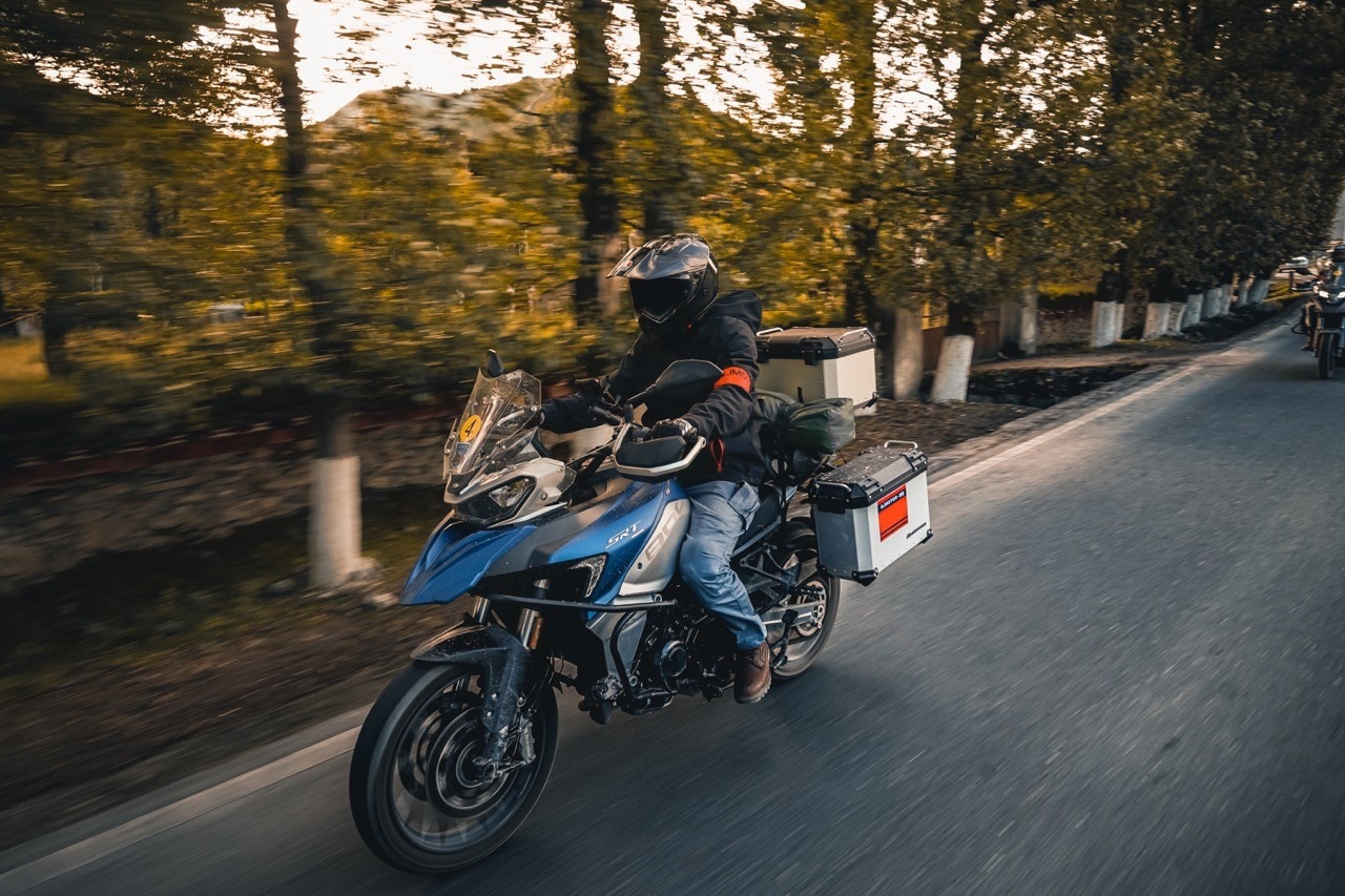 QJ Motor SRT 800 e 800 X: come vanno, le caratteristiche e i prezzi ...