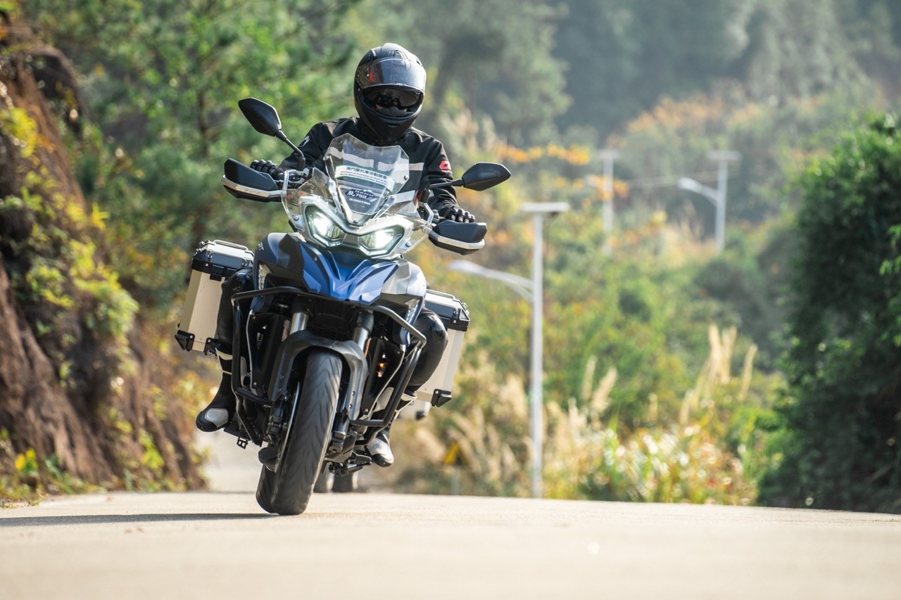 QJ Motor SRT 800 e 800 X: come vanno, le caratteristiche e i prezzi ...