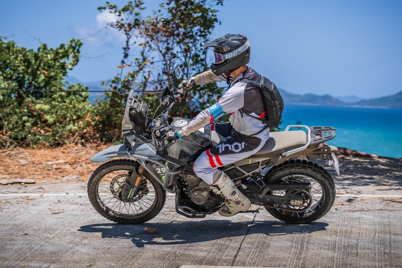 CFMoto 450MT: è lei la vera sorpresa del 2025 | Dueruote