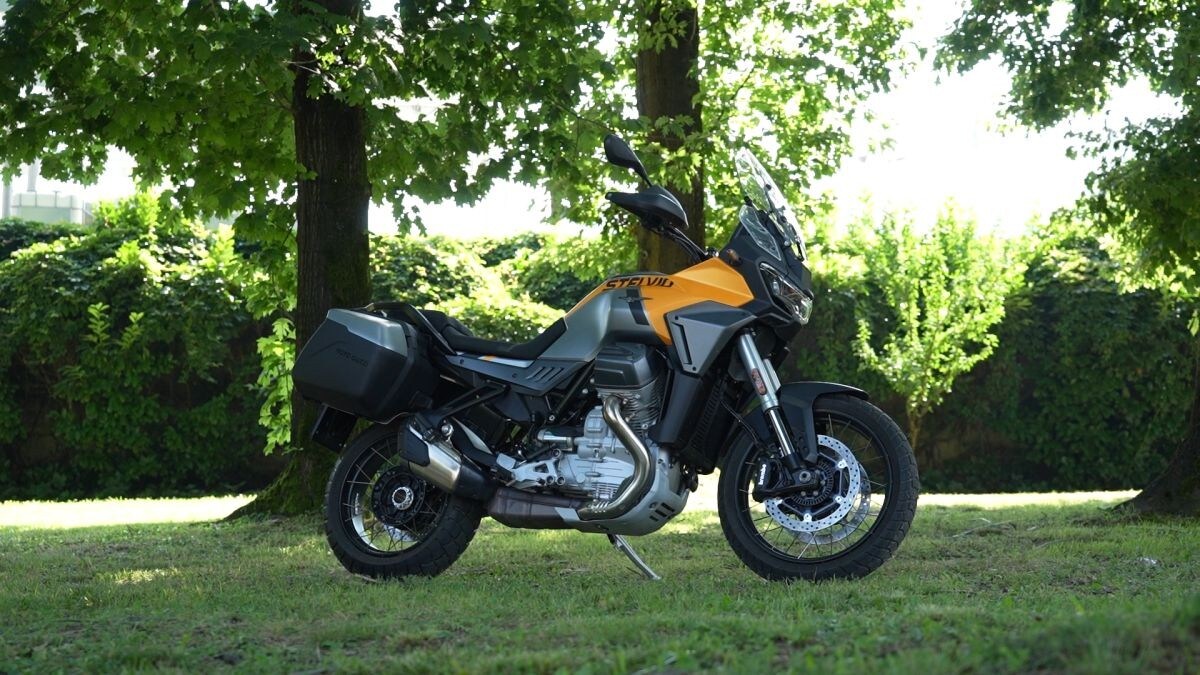 Test a Testa #9 - Moto Guzzi Stelvio vs Moto Guzzi V85 Strada ...