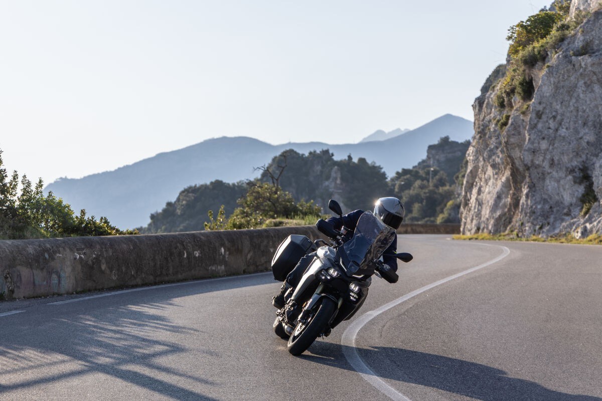 Yamaha Tracer 9 GT: il test del modello 2025, come va, quanto costa ...