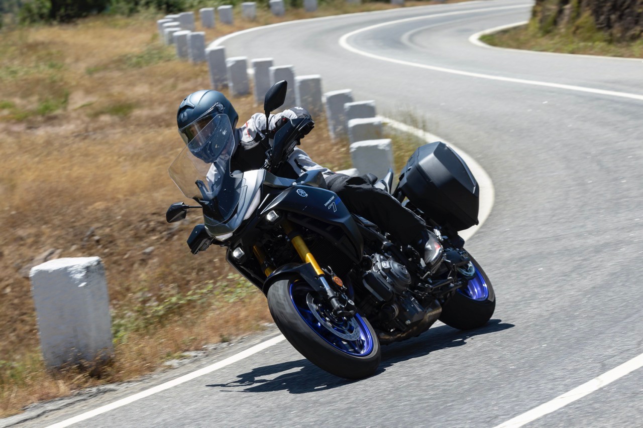 Prova Yamaha Tracer 7 e GT 2025: come vanno, differenze, pregi, difetti ...