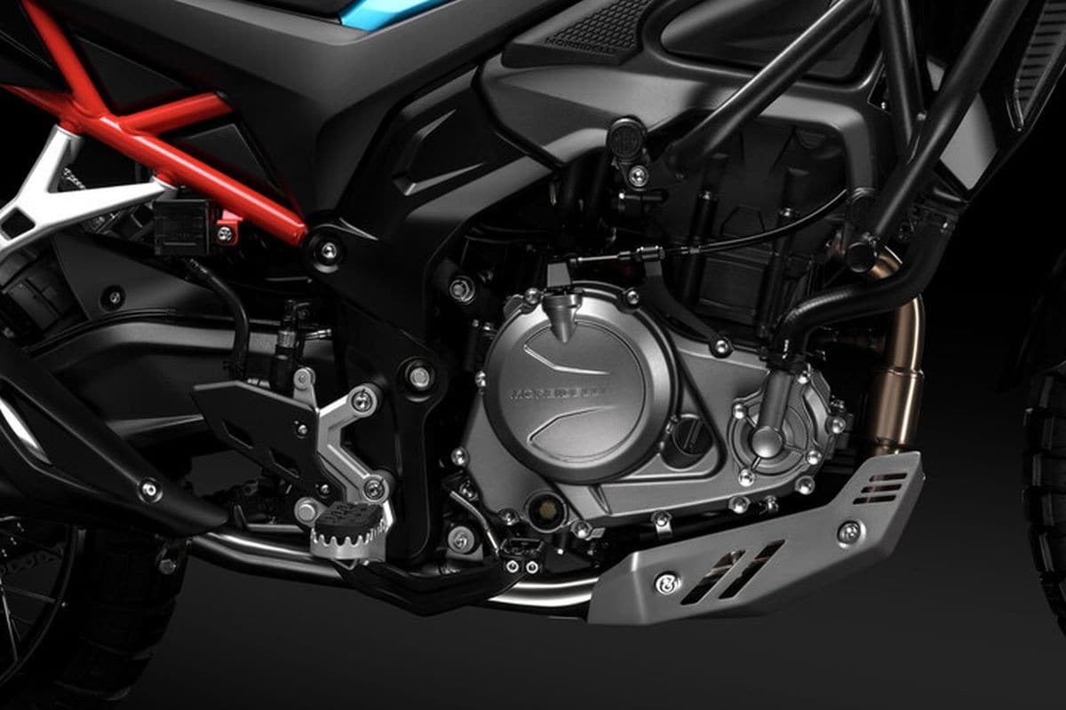 Una adventure con un bel motore bicilindrico, tanta elettronica ...