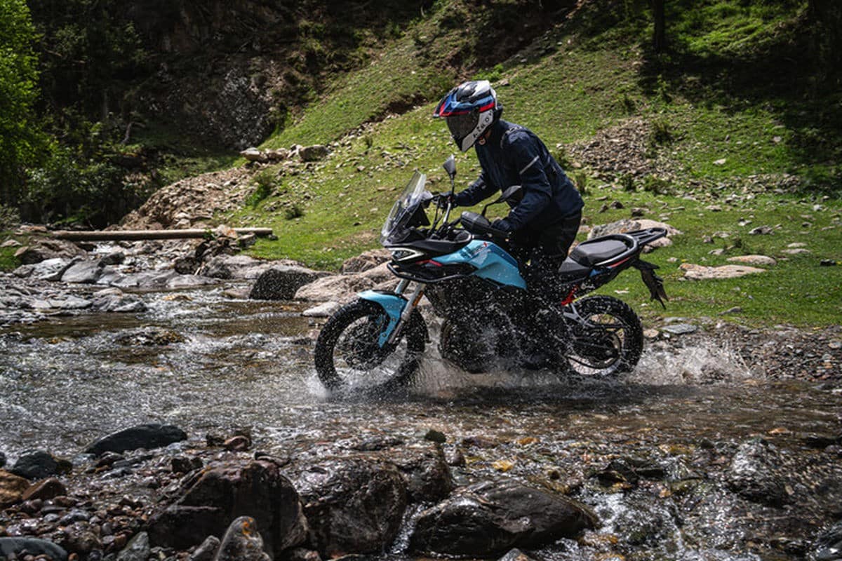 Una adventure con un bel motore bicilindrico, tanta elettronica ...