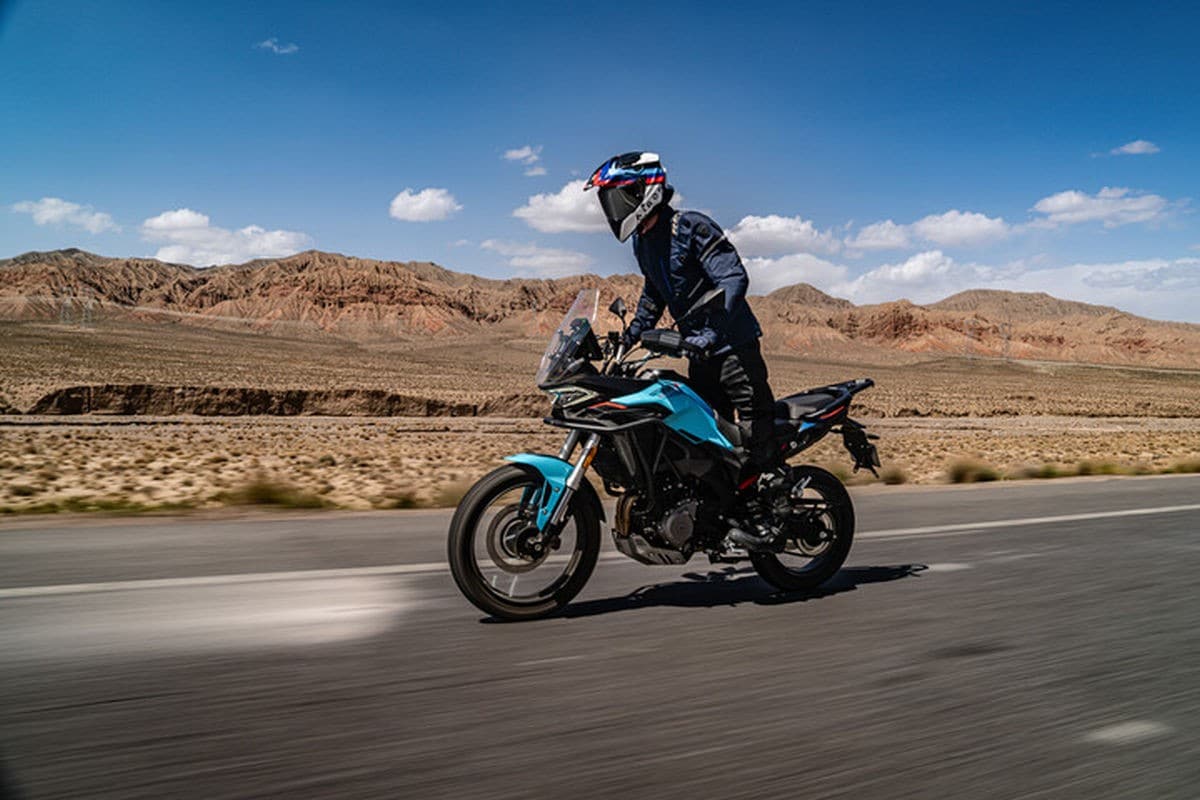 Una adventure con un bel motore bicilindrico, tanta elettronica ...