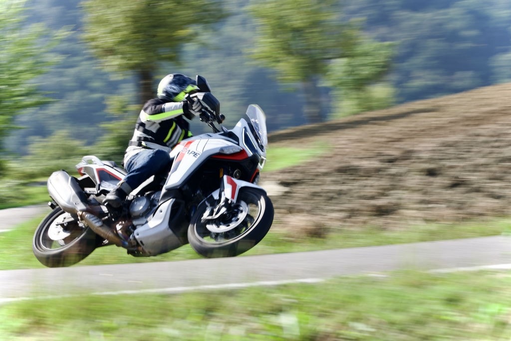 Moto Morini X-Cape 1200 2024: Recensione Completa, Prezzo e ...